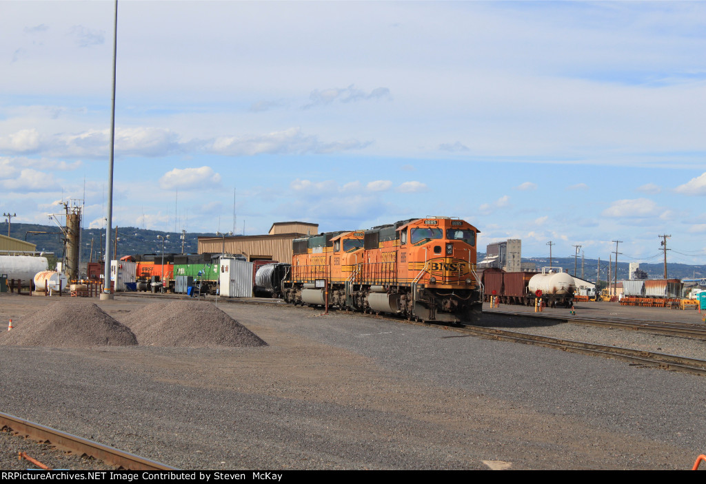 BNSF 8885
